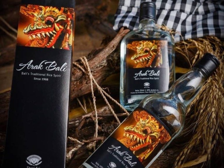 Arak Bali: Komposisi dan Proses Pembuatan Arak Bali Terbaik – STPETEEATS